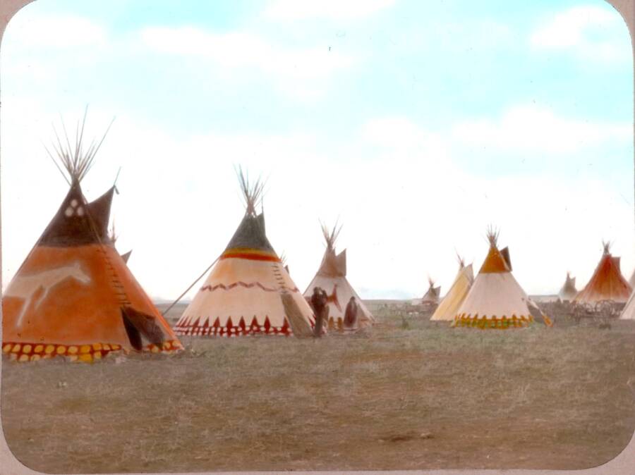 44 Colorized Native American Photos From A Century Ago