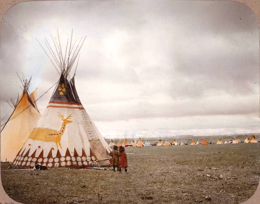 44 Colorized Native American Photos From A Century Ago