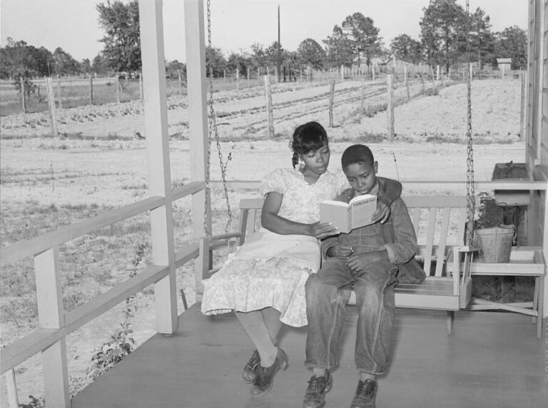 37 Colorful Vintage Library Ads That Bookworms Will Love