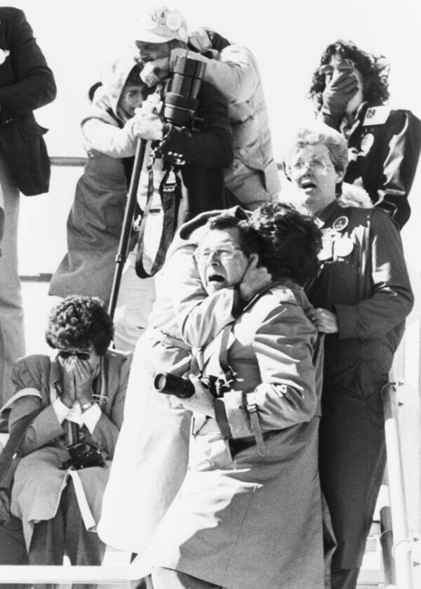 33 Photos Of The Challenger Explosion And Its Devastating Aftermath