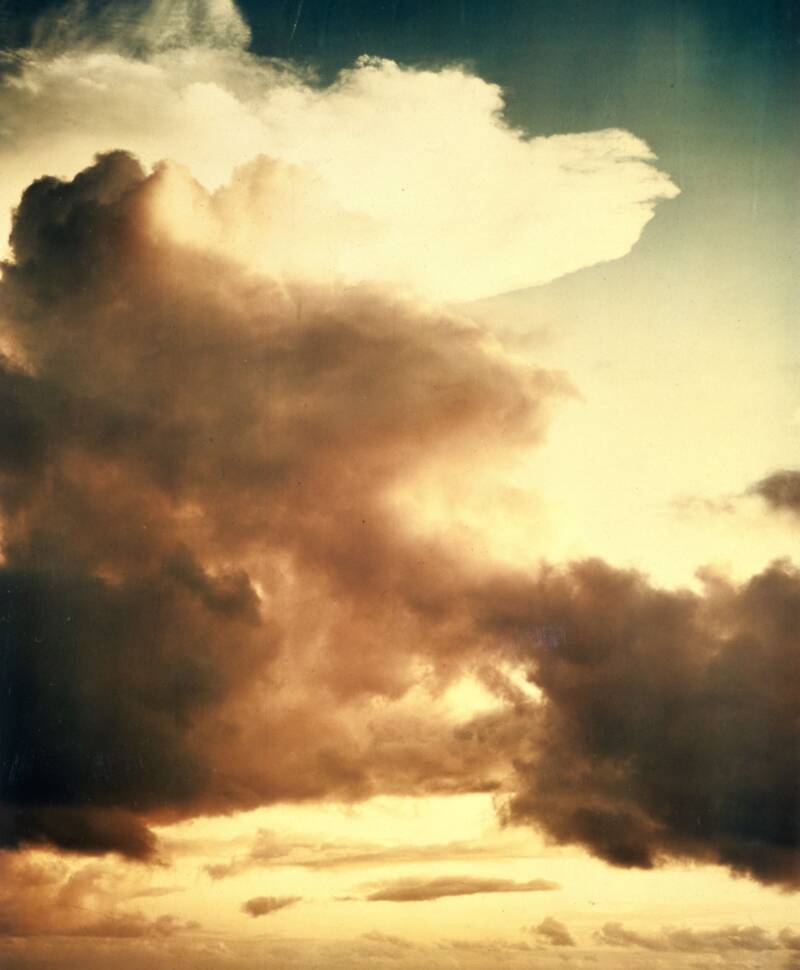 33 Photos Of The Challenger Explosion And Its Devastating Aftermath