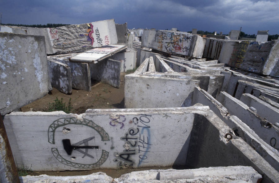 The Fall Of The Berlin Wall In 57 Stirring Photos