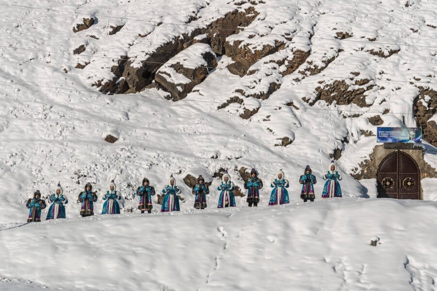 27 Photos Of Life Inside Oymyakon, The Coldest City On Earth