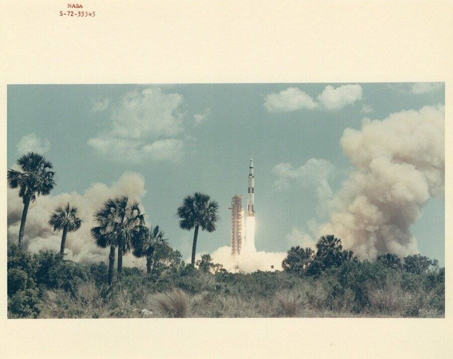 44 Vintage NASA Photos That Define The Space Age