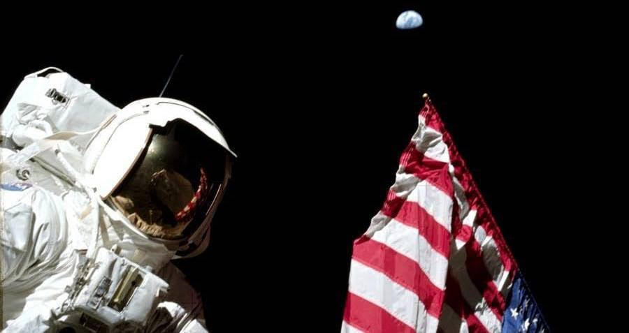 44 Vintage NASA Photos That Define The Space Age