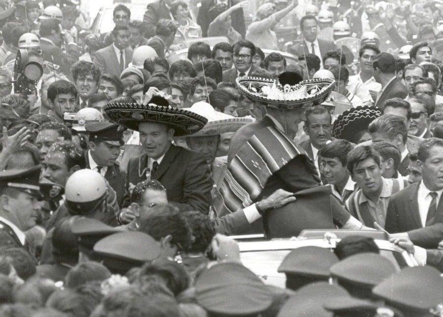 44 Vintage NASA Photos That Define The Space Age