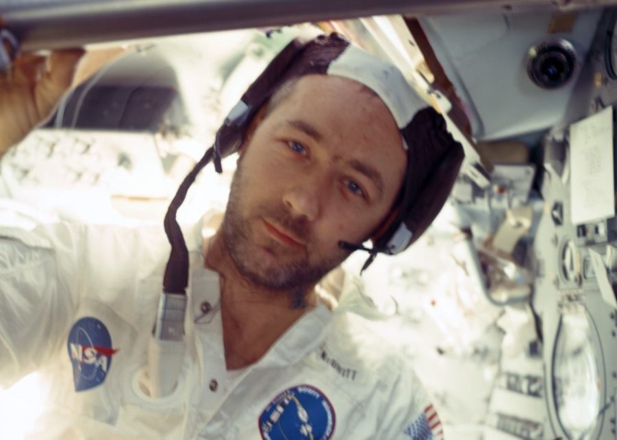 44 Vintage NASA Photos That Define The Space Age