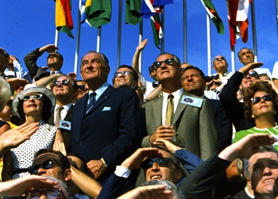 44 Vintage NASA Photos That Define The Space Age