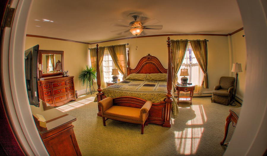 Inside The Real-Life 'Shining' Hotel In Estes Park, Colorado