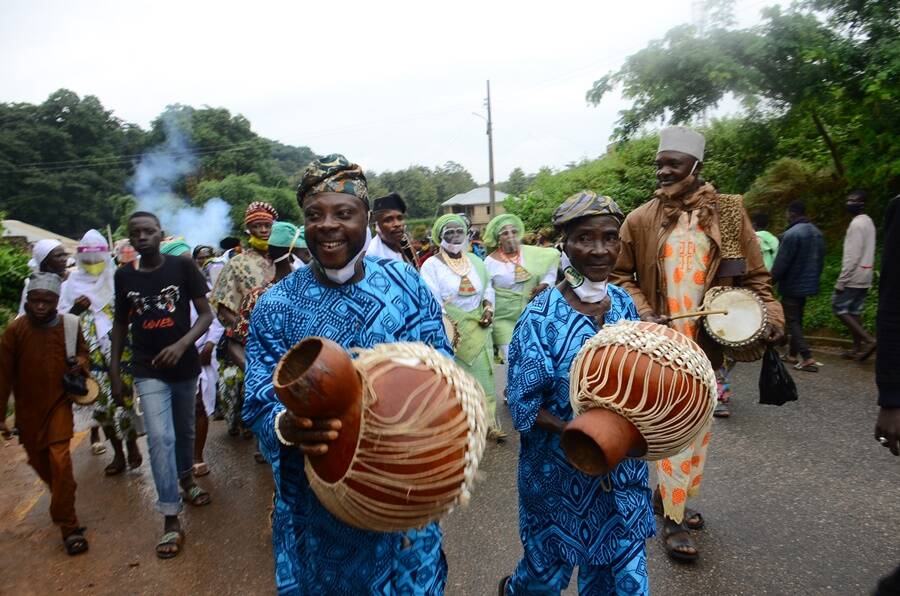21 Photos Of People Celebrating New Year's Around The World