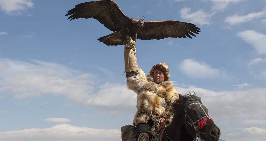 Mongolia's Golden Eagle Festival: 20 Stunning Photos