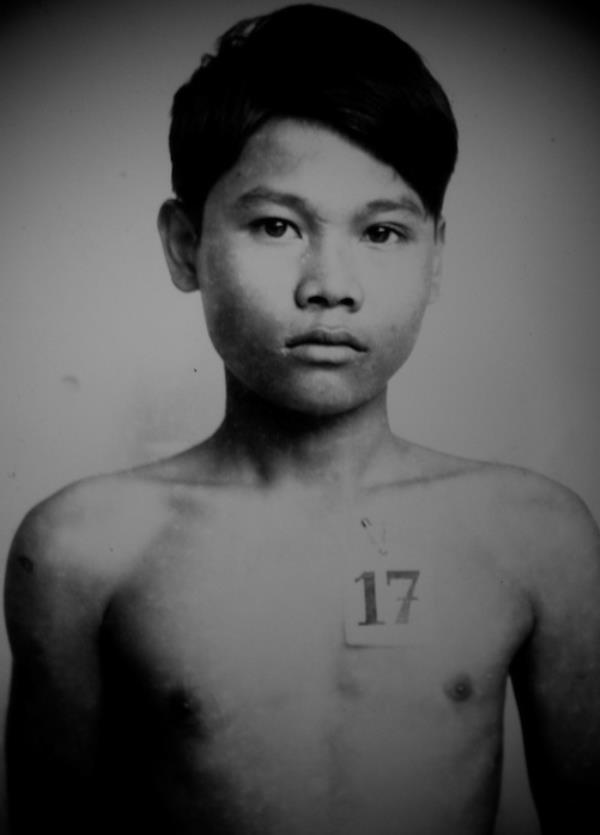 The Cambodian Genocide: 26 Haunting Portraits Of Prisoners