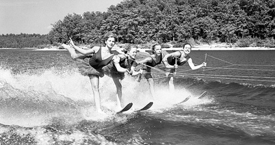 22 Vintage Summer Photos Full Of Glamor, Fun, And Sun