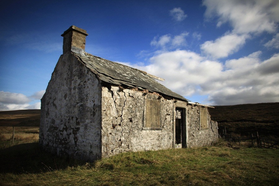 37 Haunting Photos Of Abandoned Places Across The UK
