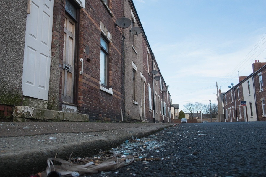 37 Haunting Photos Of Abandoned Places Across The UK
