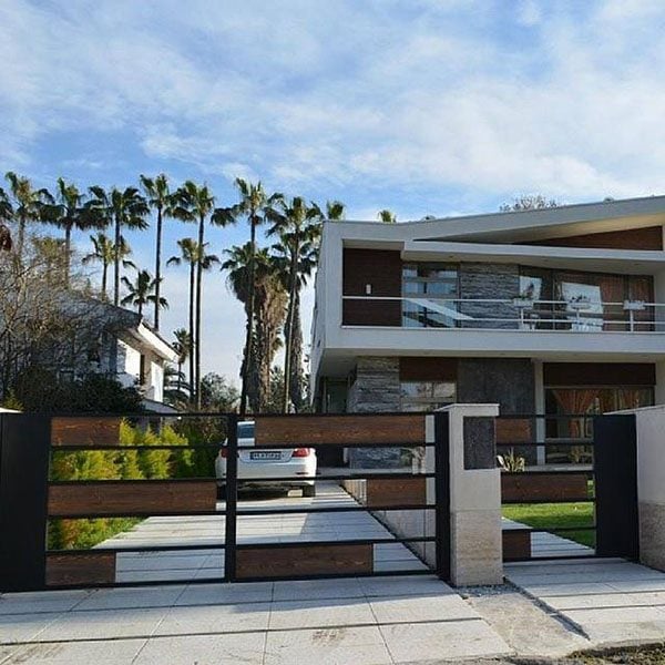 Rich Kids Of Tehran: 15 Of The Most Outlandish Photos