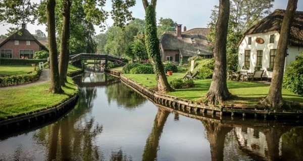 Giethoorn, Netherlands: The Enchanting Dutch Town Without Streets