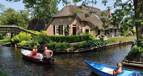 Giethoorn, Netherlands: The Enchanting Dutch Town Without Streets