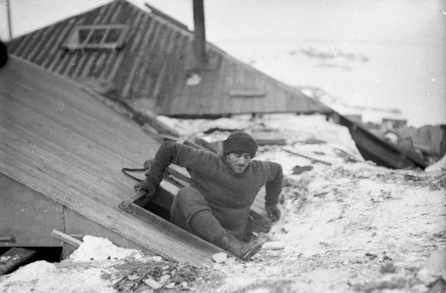 Antarctic Expeditions: 33 Breathtaking Early 20th Century Images