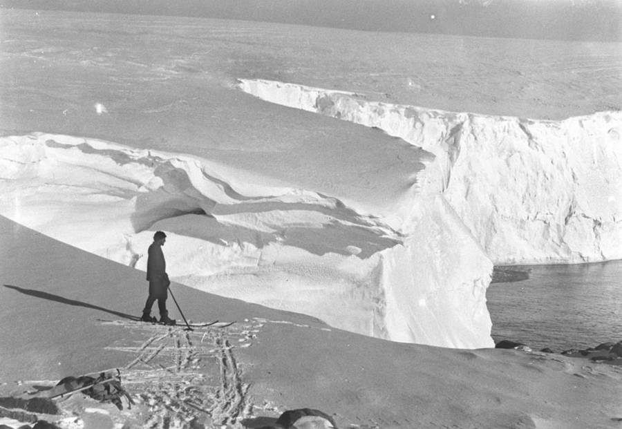 Antarctic Expeditions: 33 Breathtaking Early 20th Century Images
