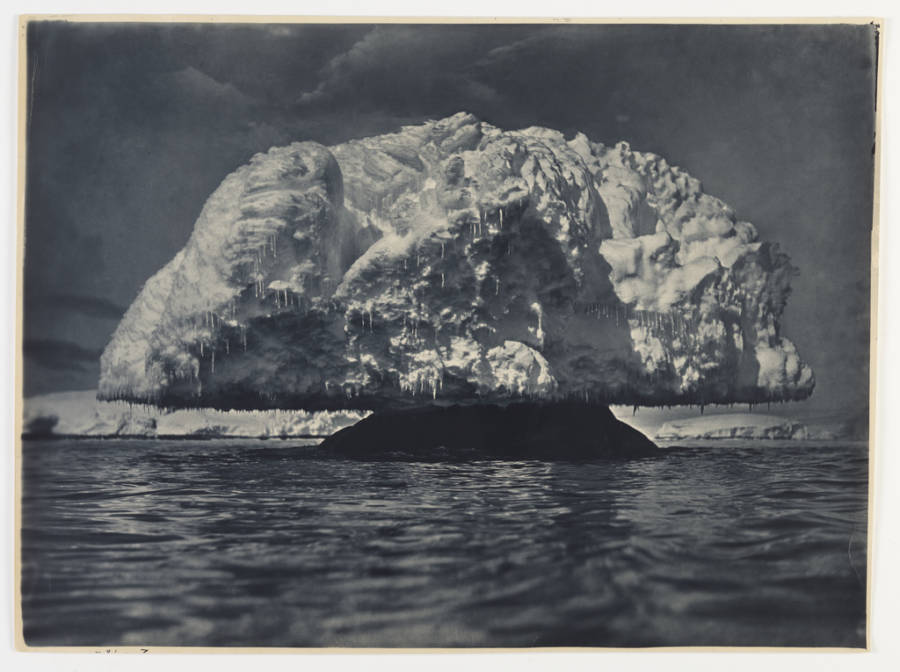 Antarctic Expeditions: 33 Breathtaking Early 20th Century Images