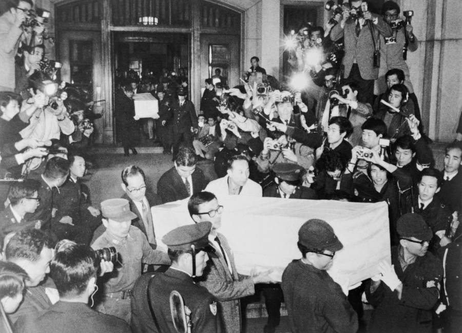 Seppuku, The Ritual Suicide Method Of Samurais In Feudal Japan