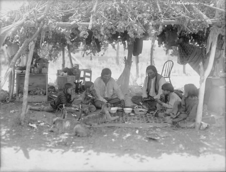 Crow Tribe: 50 Historic Photos From The Dying Days Of The Wild West Crow Tribe: 50 Historic Photos From The Dying Days Of The Wild West