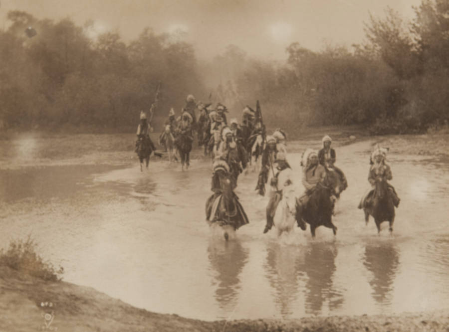 Crow Tribe: 50 Historic Photos From The Dying Days Of The Wild West Crow Tribe: 50 Historic Photos From The Dying Days Of The Wild West