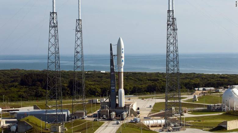 Stunning New Photos Give Closest-Ever Look at Jupiter's Famous and ...