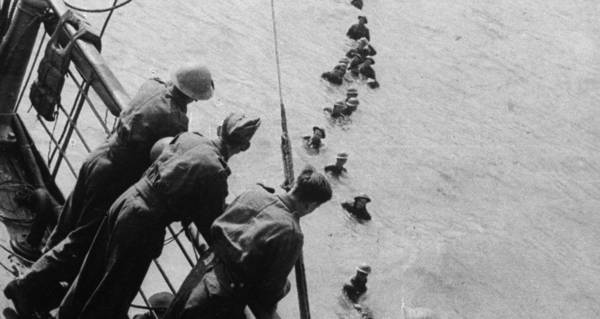 Dunkirk Evacuation: 33 Dramatic Photos Of The World War II Miracle