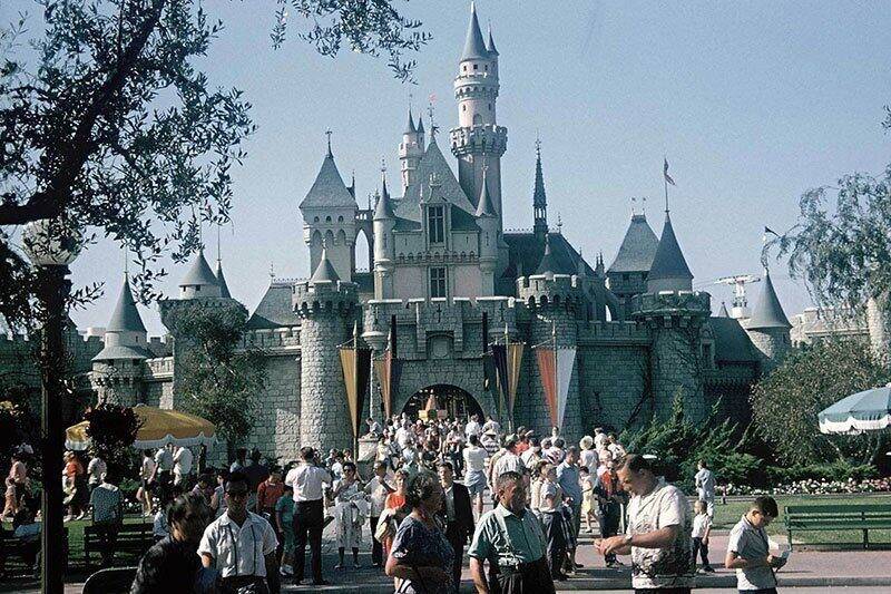 55 Photos Of Vintage Disneyland From The Park's Early Days