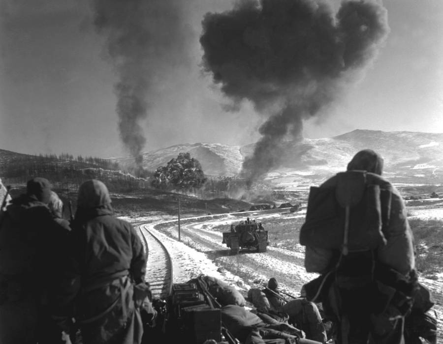 30 Heartbreaking Photos Of The Korean War