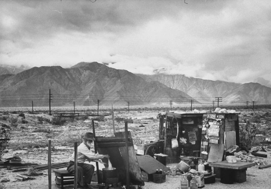 On The Road: 24 Vintage Photos Of Hobo Life In America