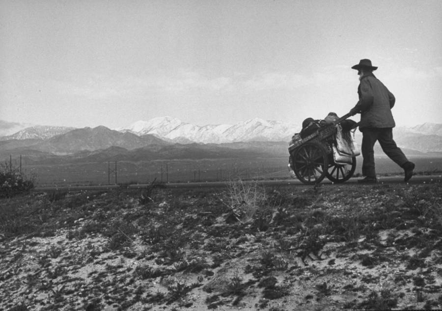 On The Road: 24 Vintage Photos Of Hobo Life In America