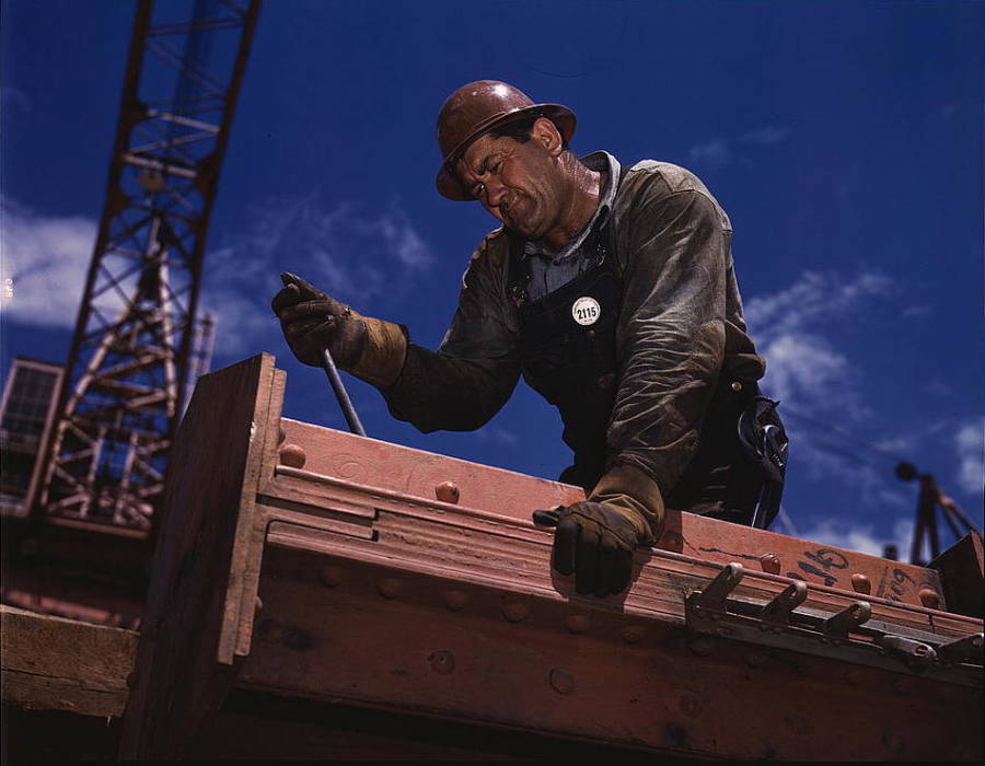 38 Photos Of The American Workers That Helped The Allies Win WWII