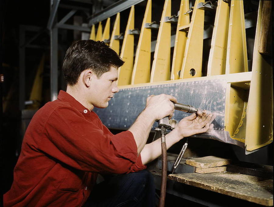38 Photos Of The American Workers That Helped The Allies Win WWII