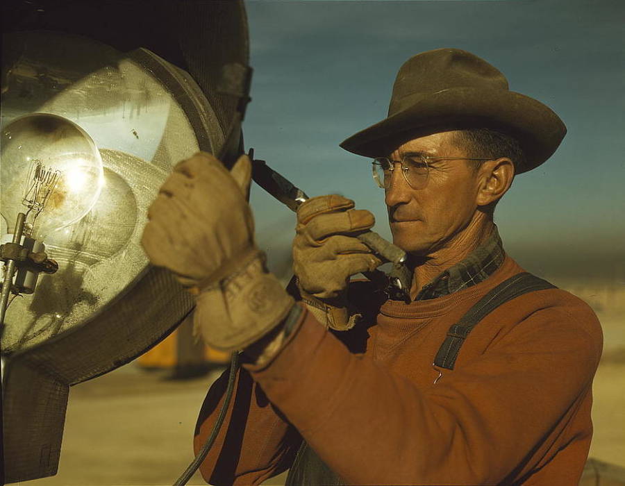 38 Photos Of The American Workers That Helped The Allies Win WWII