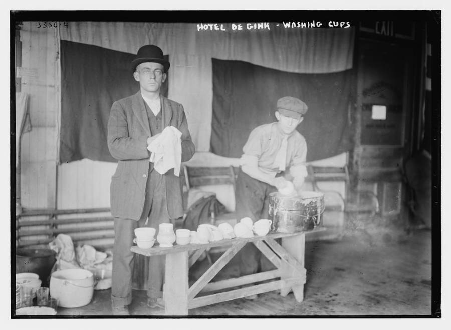 On The Road: 24 Vintage Photos Of Hobo Life In America