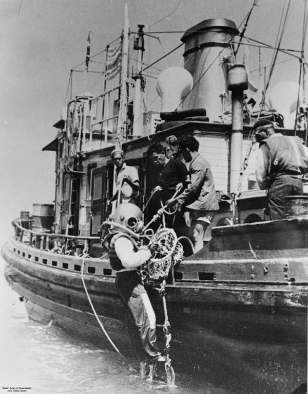 Into The Abyss: 20 Fascinating Vintage Deep Sea Diving Photos