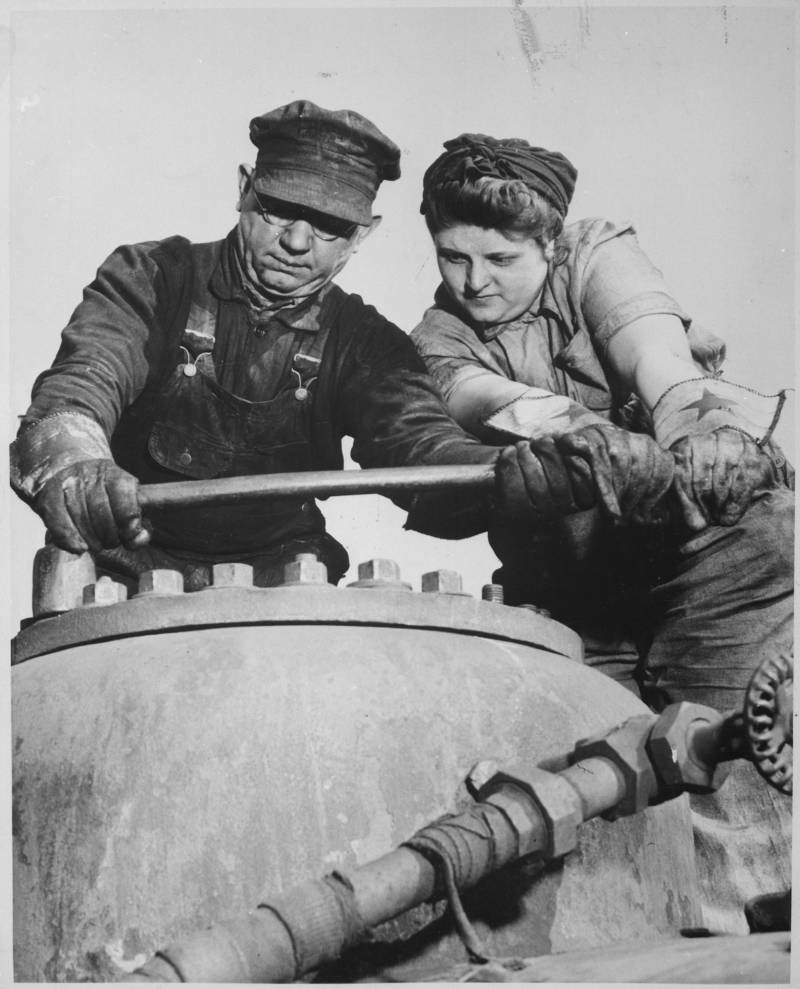 38 Photos Of The American Workers That Helped The Allies Win WWII