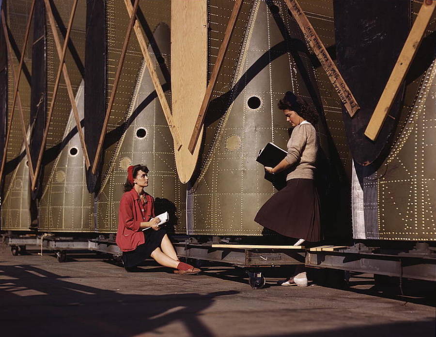 38 Photos Of The American Workers That Helped The Allies Win WWII