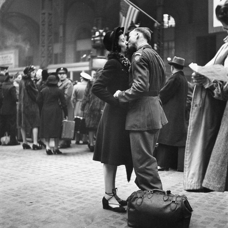 25 Heartbreaking Wartime Goodbyes Of Decades Past, In Photos