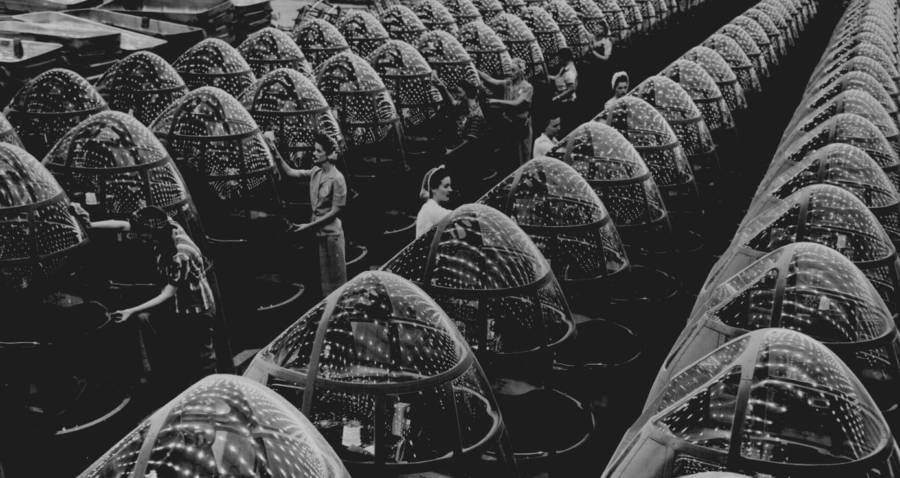 38 Photos Of The American Workers That Helped The Allies Win WWII