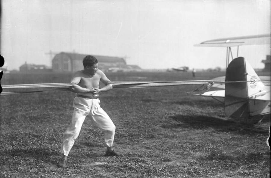 "Just to Show That He Could": Vintage Strongmen in Action