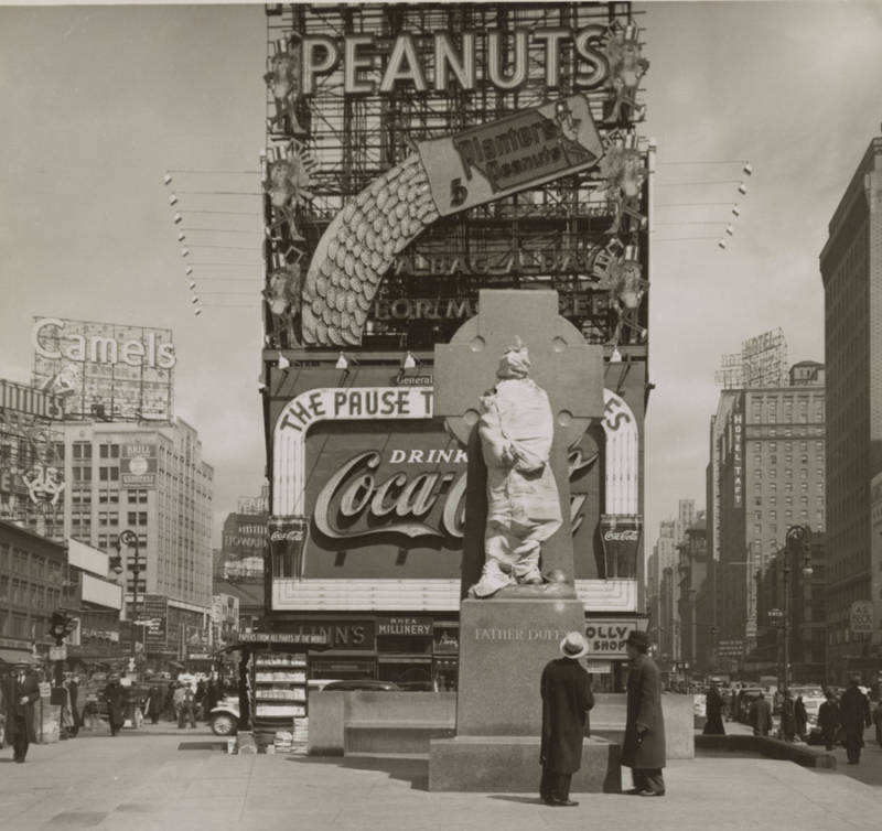 30 Vintage Photos Of Times Square Before It Fell Into Disrepair