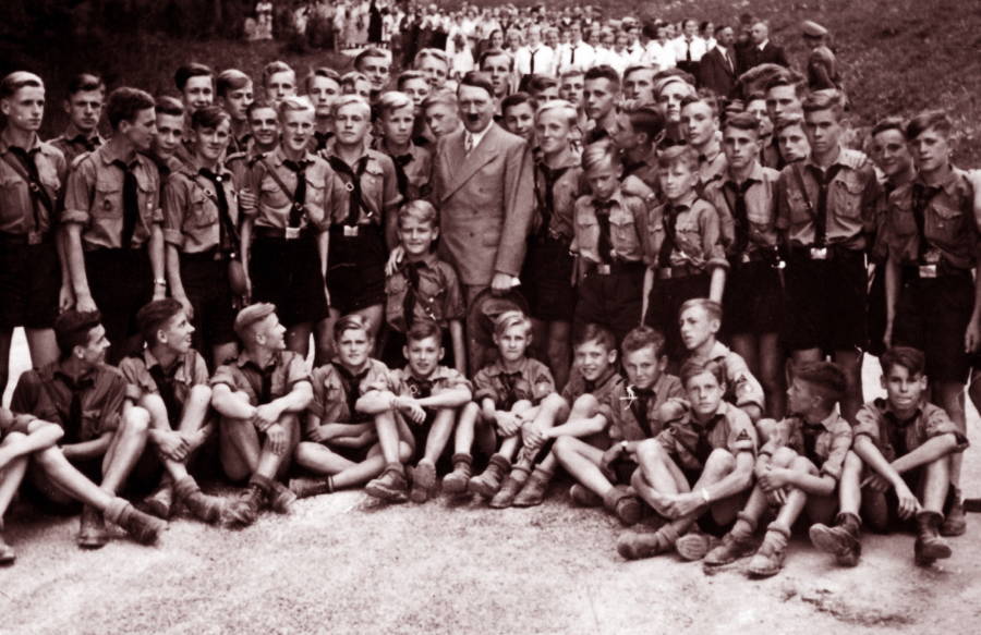 36 Chilling Photos That Explain The Nazis' Rise To Power