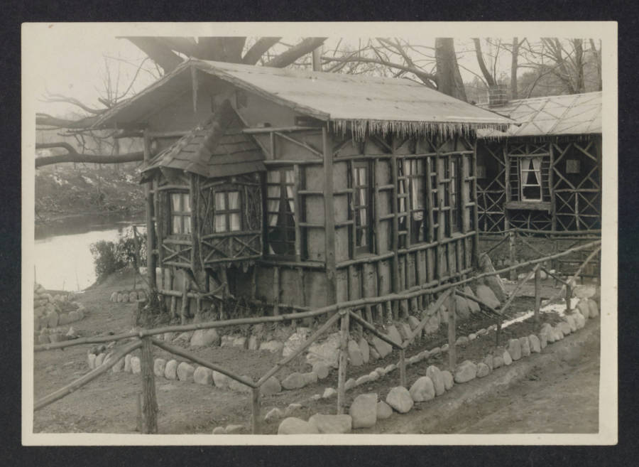 24 Devastating Photographs Of German-American Internment During WWI