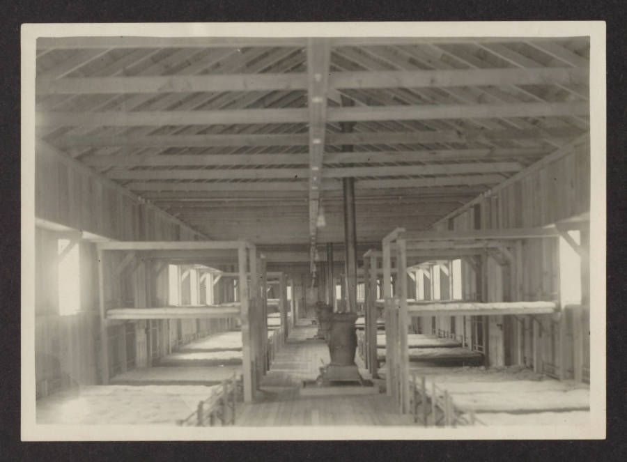 24 Devastating Photographs Of German-American Internment During WWI