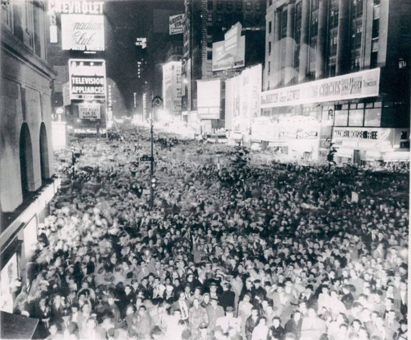 30 Vintage Photos Of Times Square Before It Fell Into Disrepair