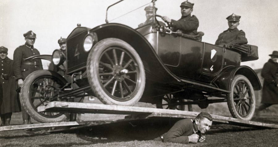 "Just to Show That He Could": Vintage Strongmen in Action